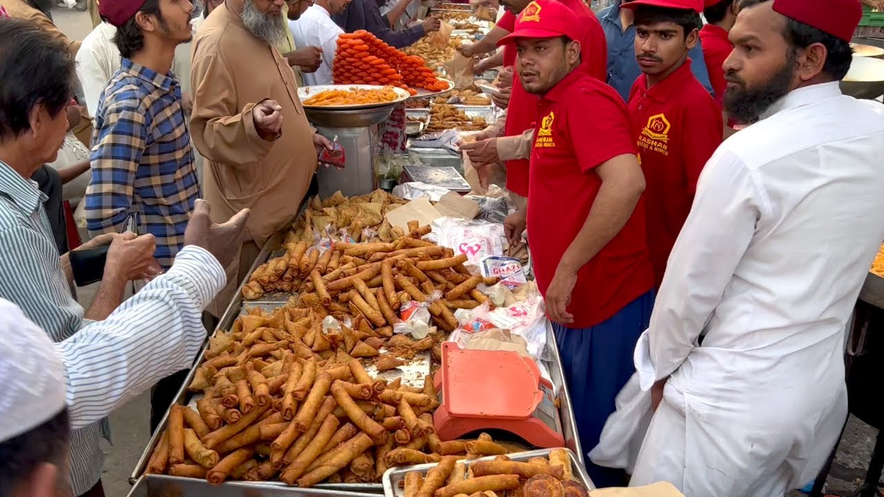 Biggest Iftar In Pakistan | Rush on Ramadan Street Food Iftar | Street ...