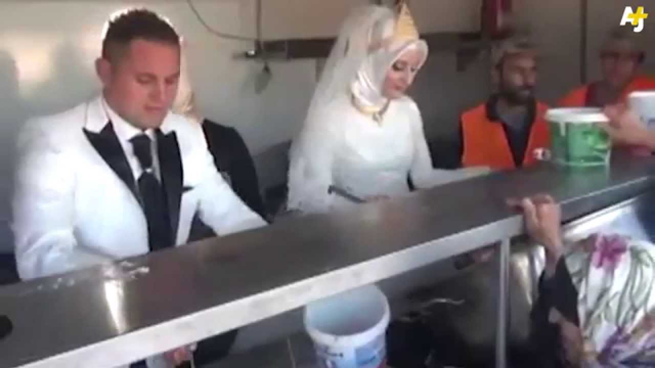 Turkish Bride & Groom Feed 4,000 Syrian Refugees On Their Wedding Day ...