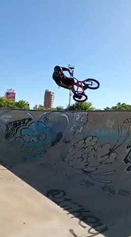 Tomas Oses Flow Bmx Session @DIGBMXOfficial - YouTube