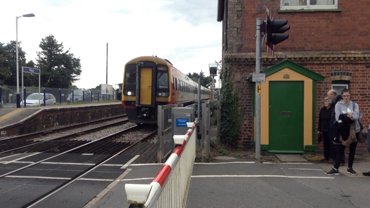 Pinhoe Station Level Crossing (Devon) 23/07/2017 - YouTube
