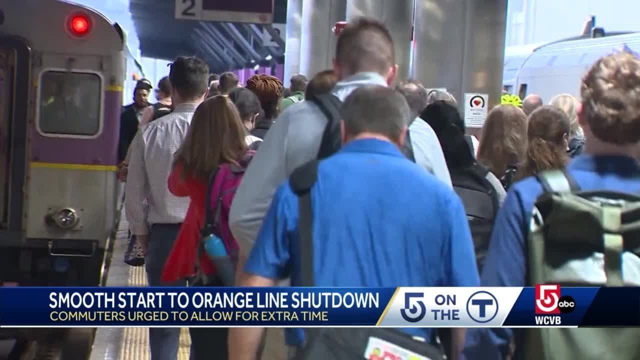 Smooth start to Orange Line shutdown - YouTube