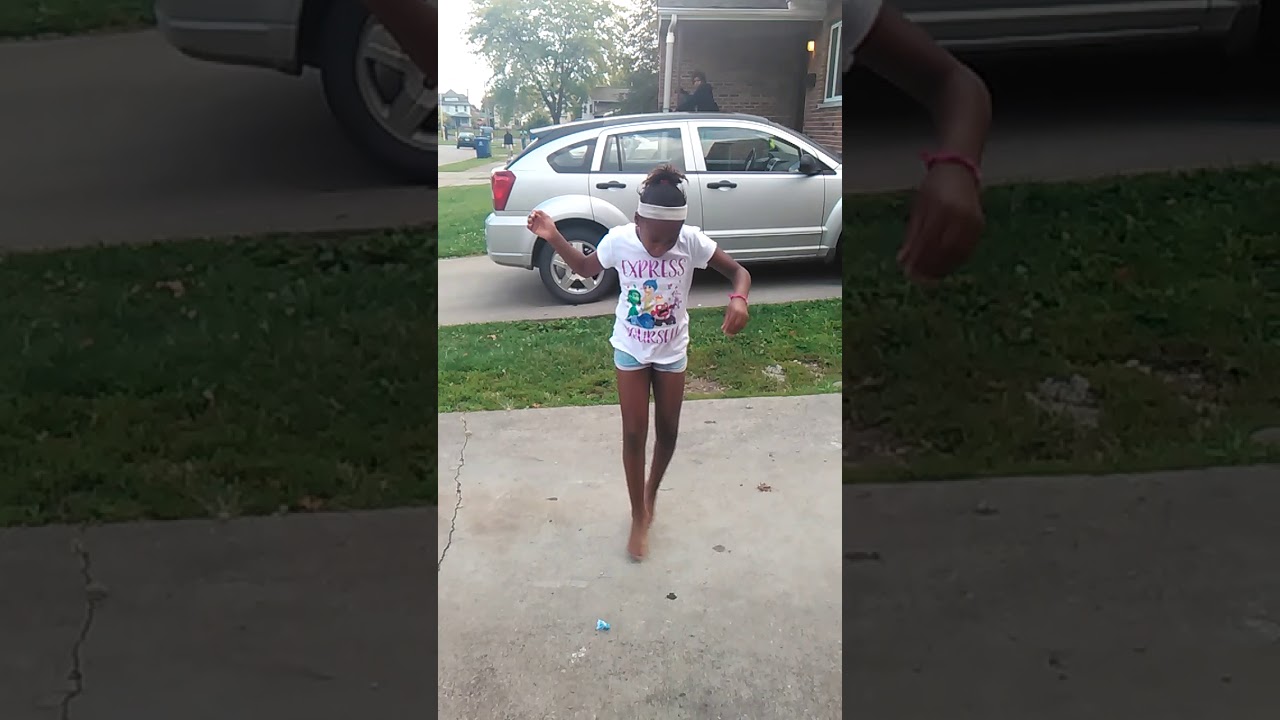 Deedee dancing to drill em down - YouTube