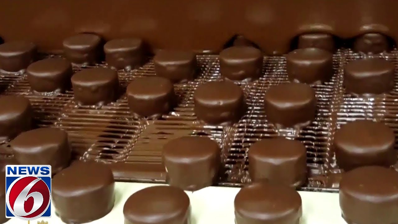 Caribe Royale’s chef Josh Cain gives lessons in chocolate - YouTube