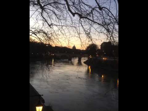 ROMA SOKAKLARINDA GÜNBATIMI