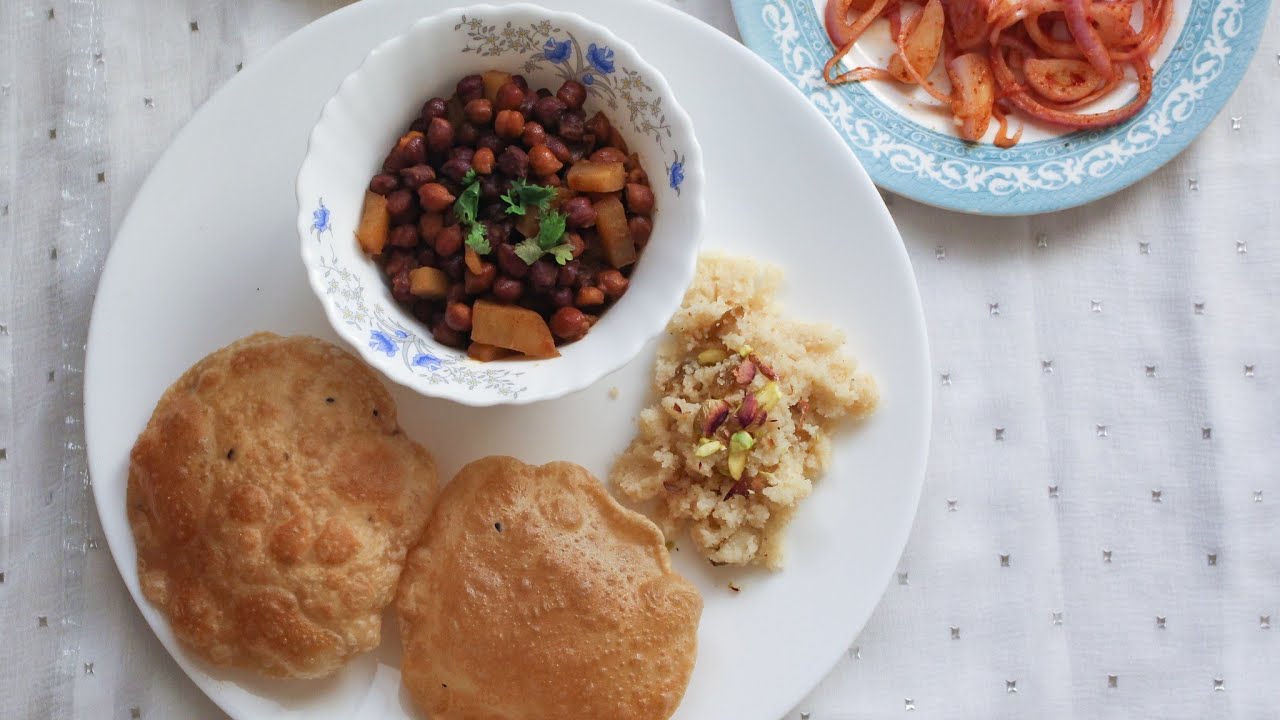 Authentic Bihari Breakfast Recipe / Kala chana Gugni / Suji ka halwa ...