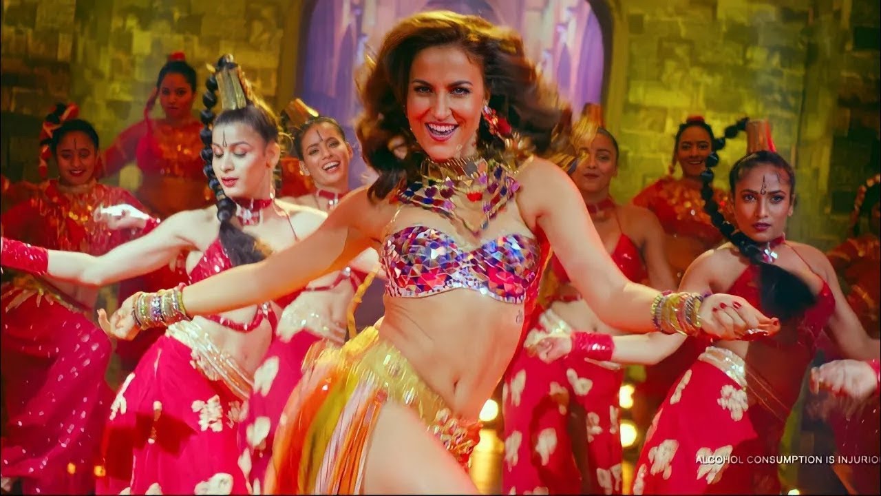 Chamma Chamma Baje Re Meri Paijaniya | Elli Avram | Neha Kakkar | Bollywood Item Song - YouTube