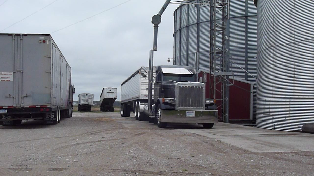 2016 Hauling Corn - YouTube