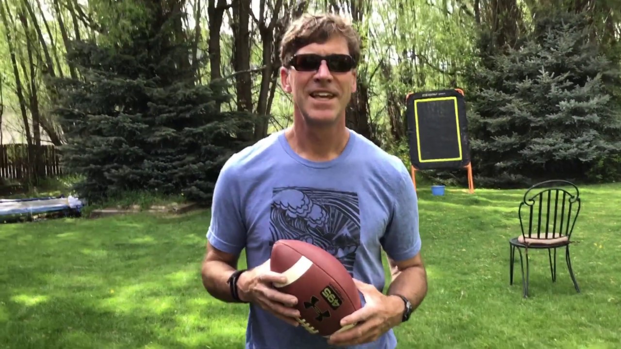 Partner Football Catch - YouTube