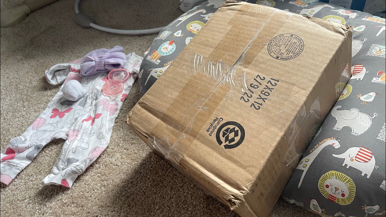 Full body silicone baby box opening! || drink and wet system. Unboxing ...