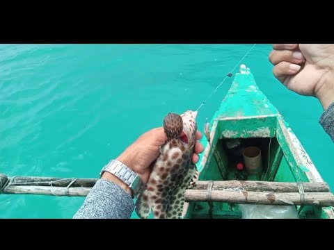 traditional handline fishing - YouTube