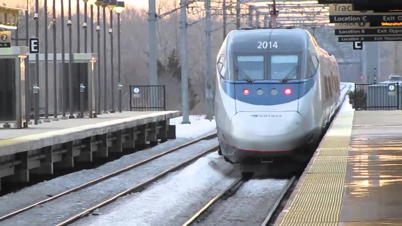 Acela Express and AEM-7/MBTA Meet at RTE 128 Station (2/14/11) - YouTube