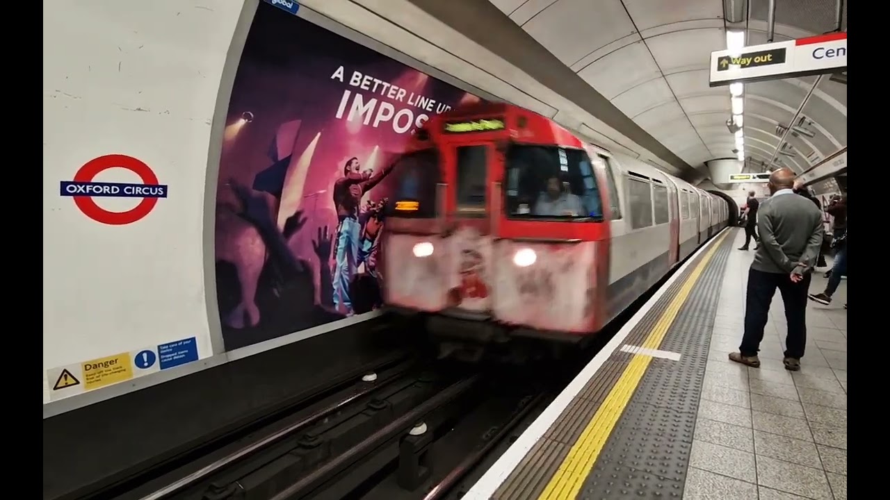 Bakerloo line service pulls into Oxford Circus. - YouTube