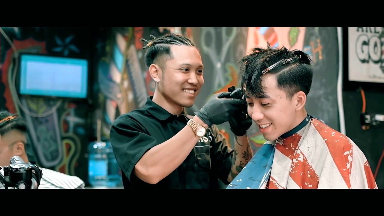 Hair Cut On A Harley Davidson | Hair Zone | Phố Cổ Barbershop - YouTube