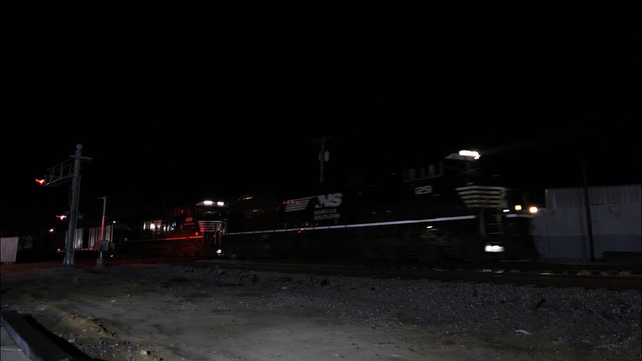 New Camera! NS SD70ICC leads 323 through Adel! | 03/27/25 - YouTube