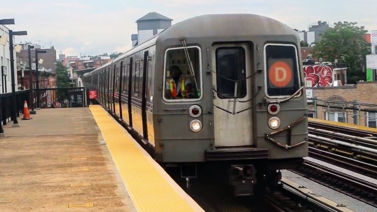 R68 (D) Train at 50th Street - YouTube