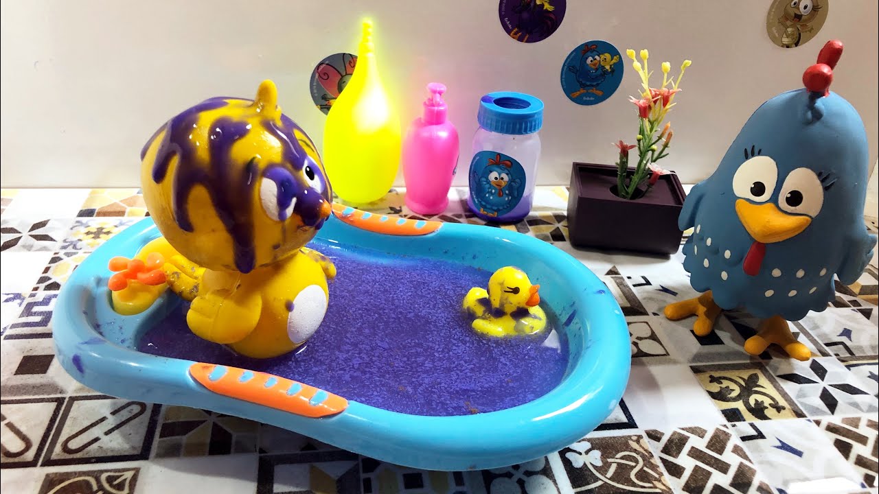O banho roxo do pintinho amarelinho/ galinha Pintadinha - YouTube