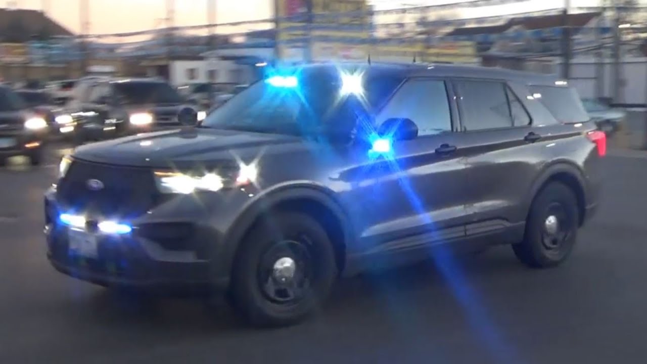 Chicago Police Ford Explorers Responding X2 - YouTube