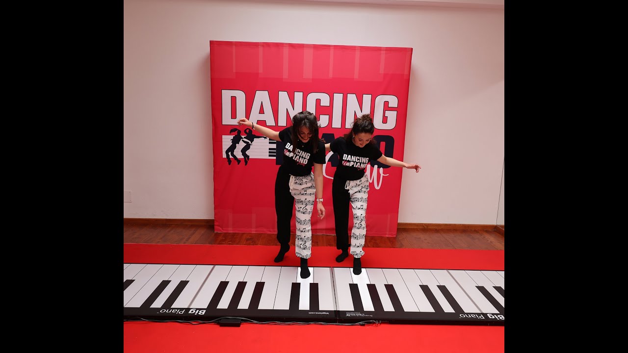 DANCING PIANO SHOW - YouTube