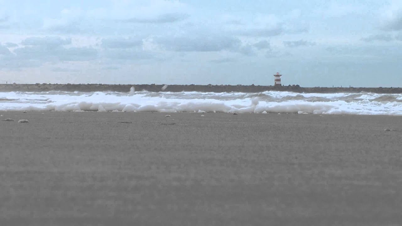 Den Haag sea foam - live postcard - YouTube