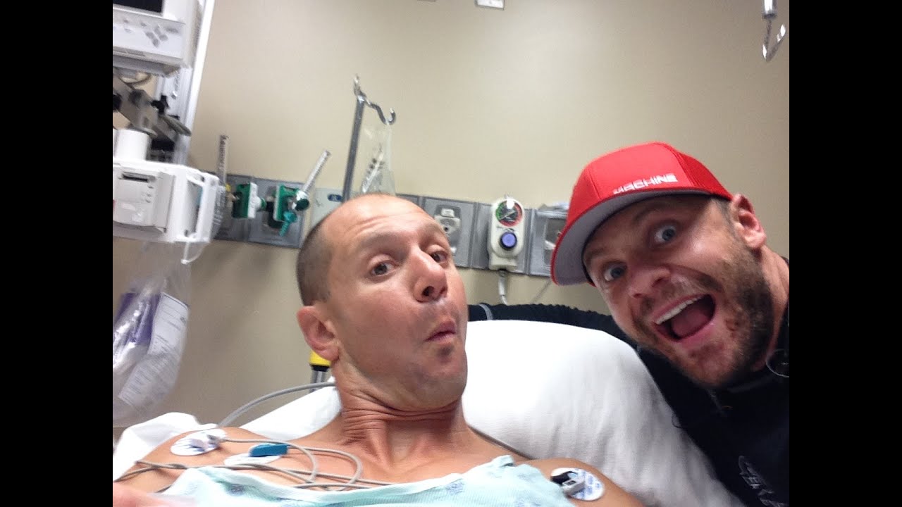 IFPA Pro Bodybuilder Aaron Lobliner's ACL Repair | Tiger Fitness - YouTube