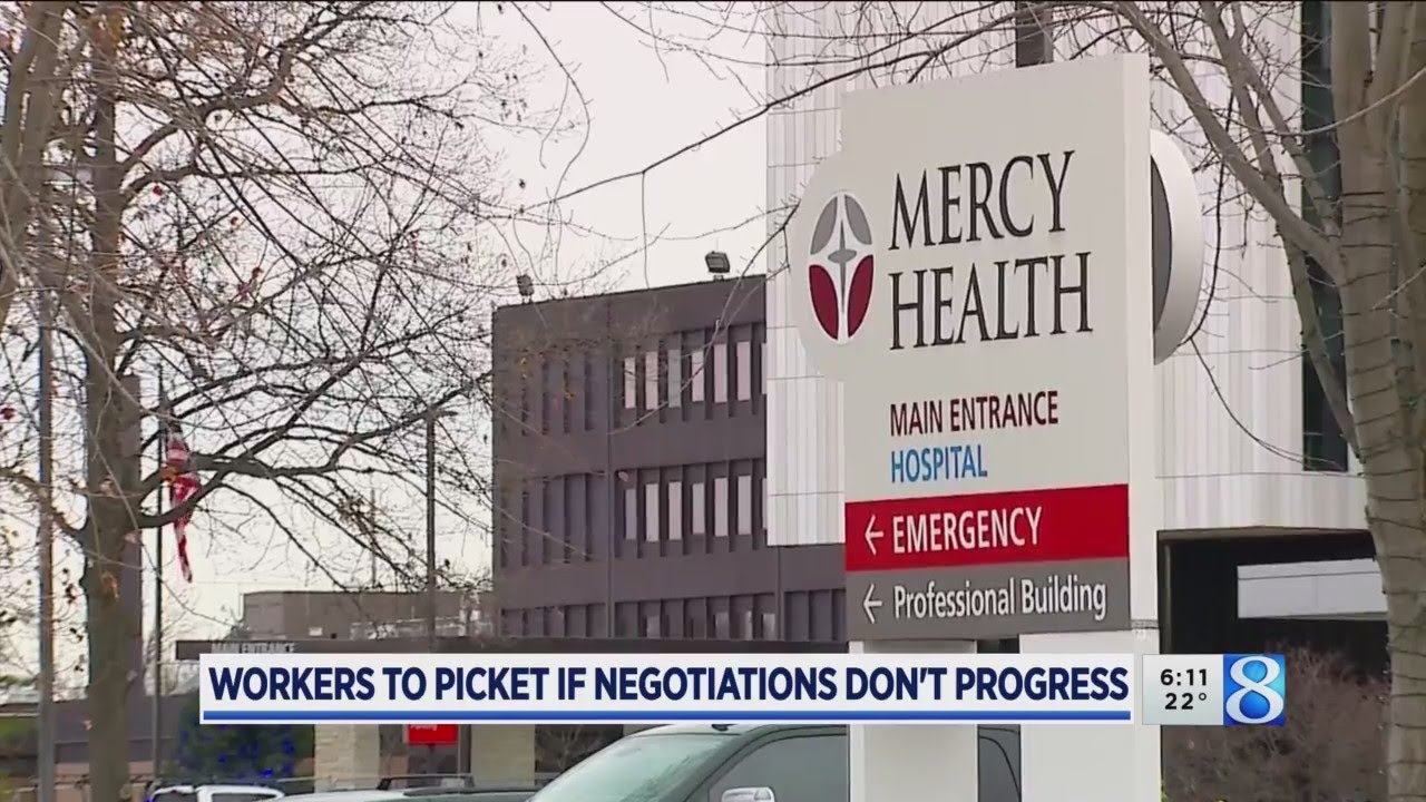 Mercy Health Muskegon hospital workers threaten picketing - YouTube
