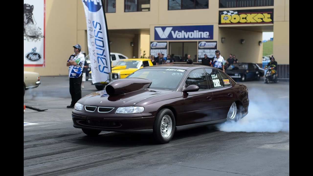 598ci Big Block VT Commodore - YouTube