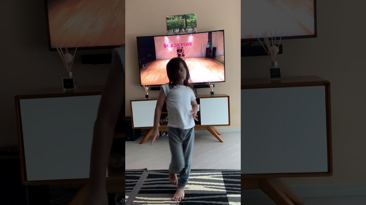 Sarah Alia dance to BLACKPINK - YouTube