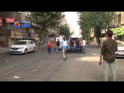 Diyarbakır'Da Özel Harekat polisleri Gaztecilere Ve Avukatlara saldırdı