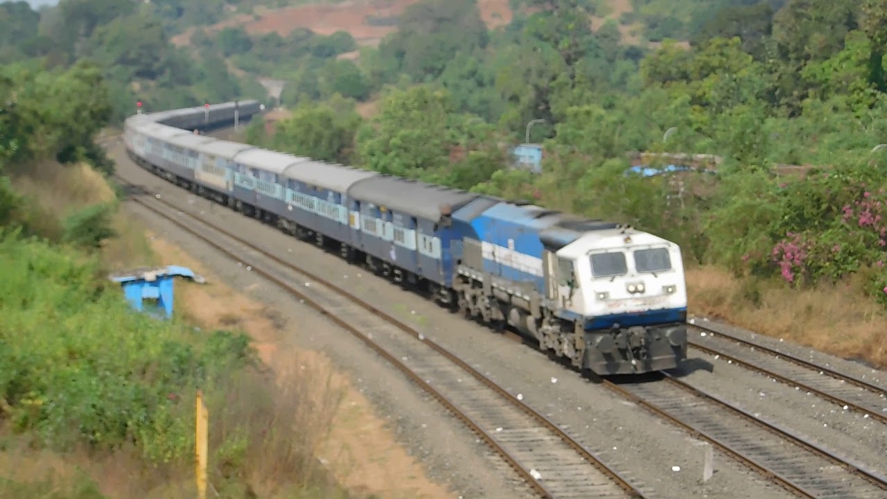 12978 Marusagar Express Crossing 11086 GOA Double Decker Express ...
