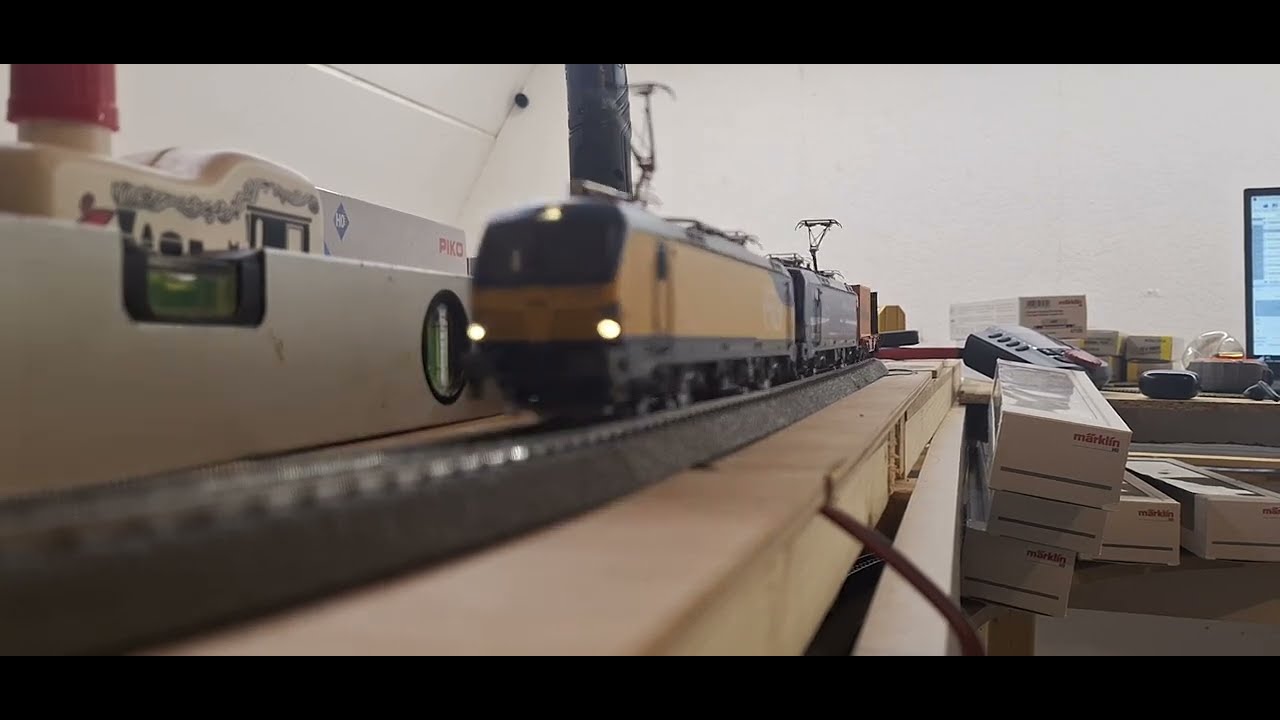 NS vectron en SBB vectron met containertrein - YouTube