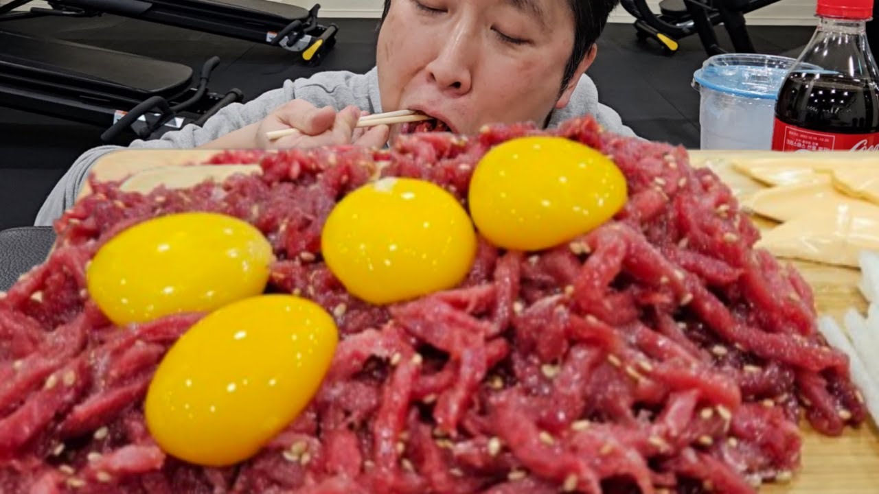 입에서 살살 녹는 육회 ️리얼먹방 Raw Beef MUKBANG ASMR REALSOUND EATING SHOW - YouTube
