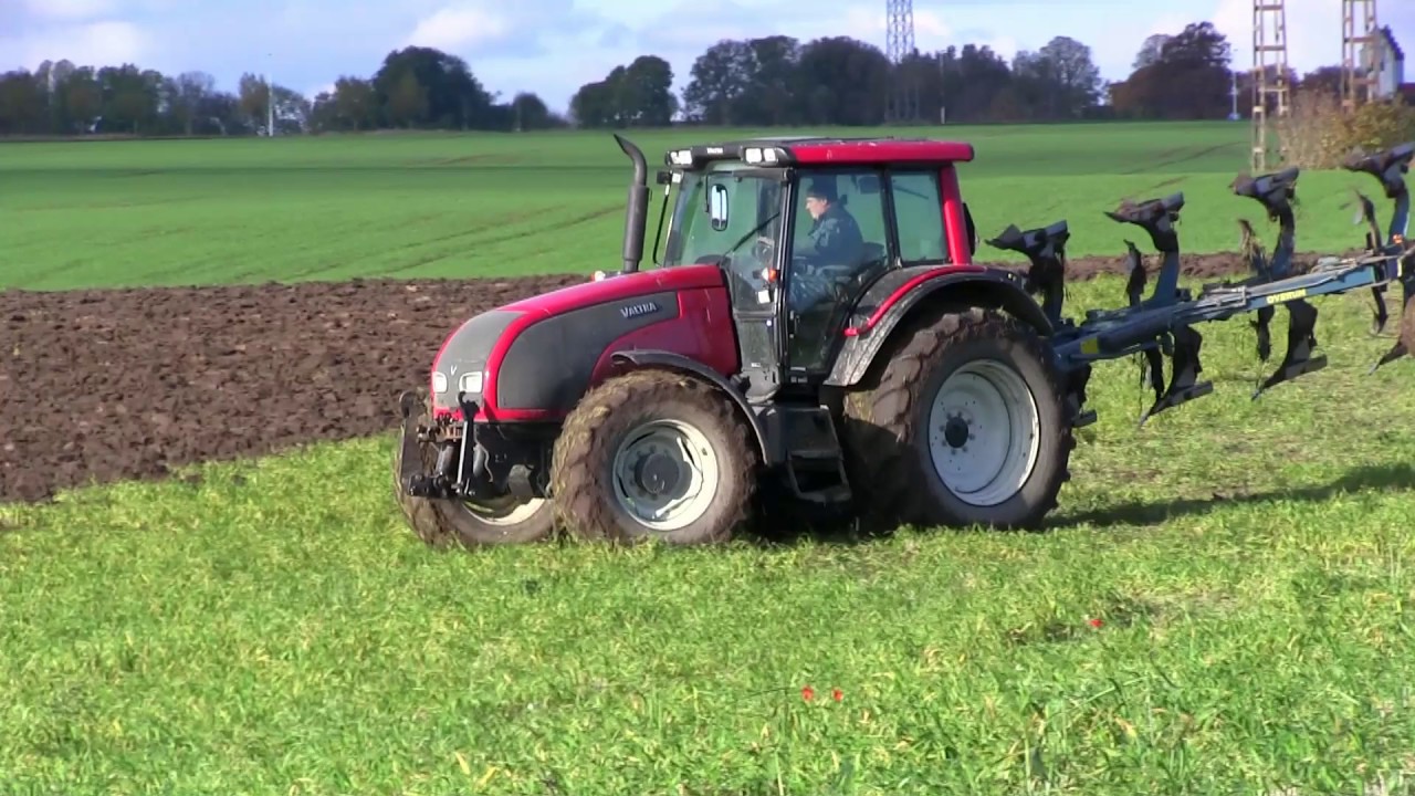 Valtra T171 with Overum Plough Xcelsior CX 490 - YouTube