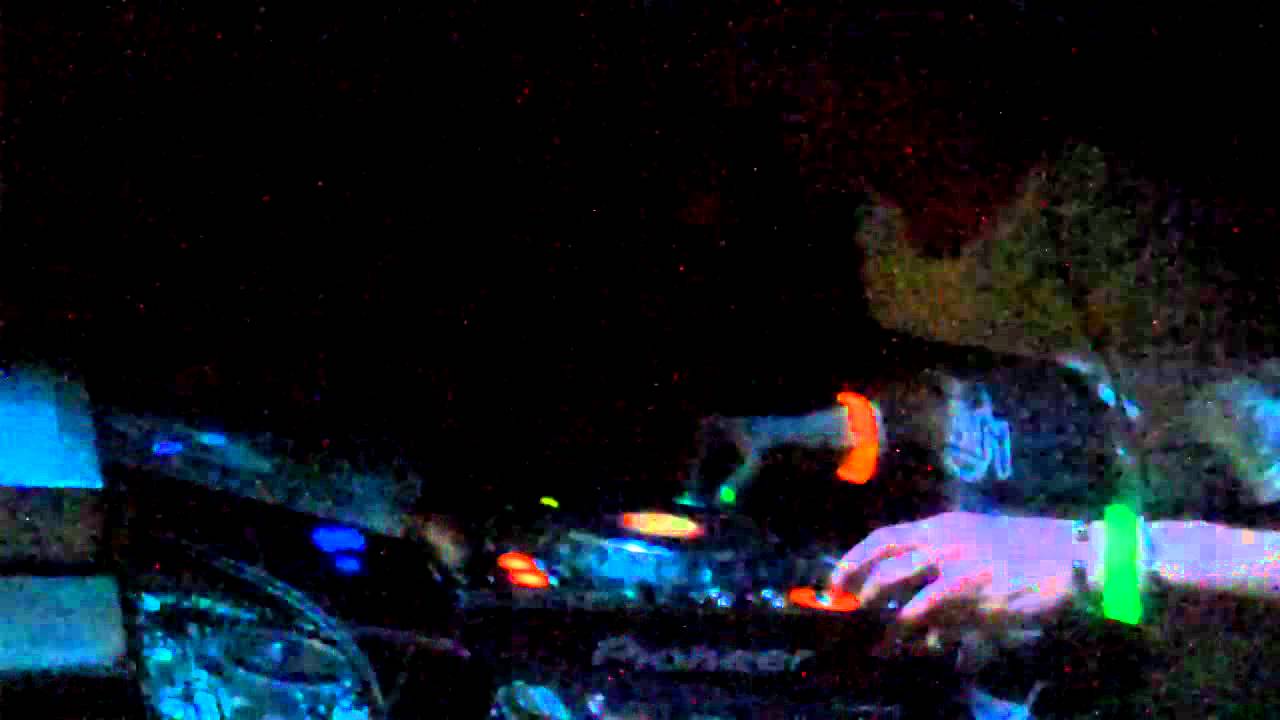 Sinjun - Storm DJs at Circus Nightclub, Hollywood 6-11-11 - YouTube