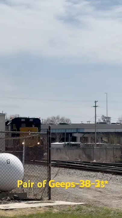 CSX 2003 with Nice K5LA Horn Leads Y106-17 into Wyoming Yard - YouTube