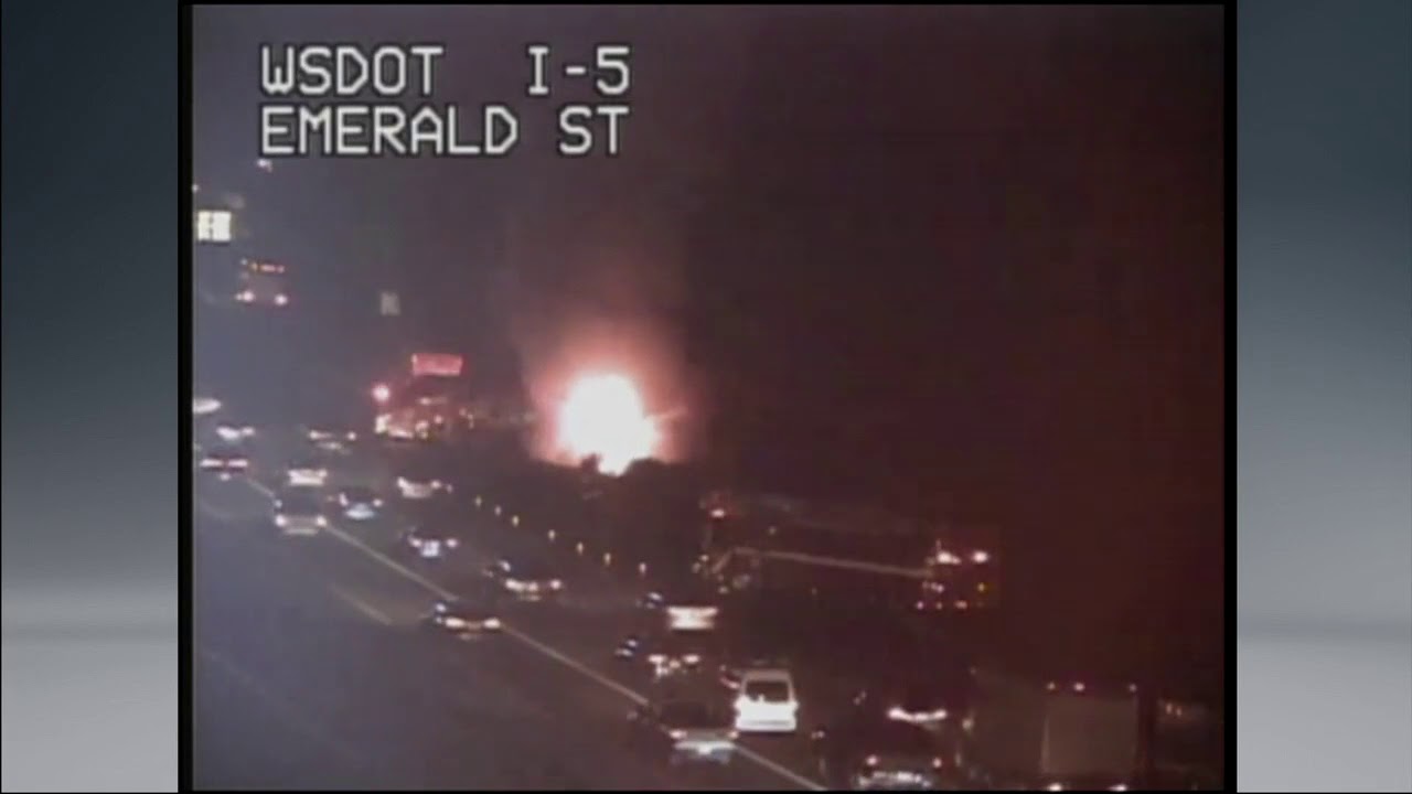 Car fire on I-5 near Fife - YouTube