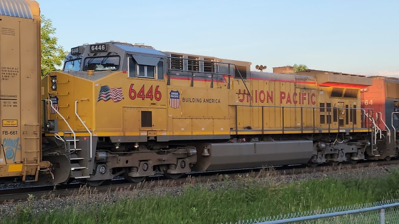 (Union Pacific) (100 Cars!) CN 271 - 5764 & UP 6446 At Tansley In ...