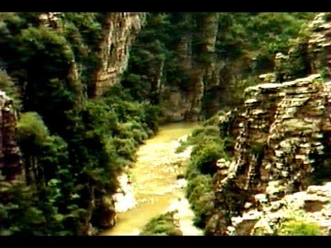 ΤΟ ΦΑΡΑΓΓΙ ΤΟΥ ΒΙΚΟΥ - ΟΙ ΒΙΚΟΓΙΑΤΡΟΙ - 1982 - YouTube