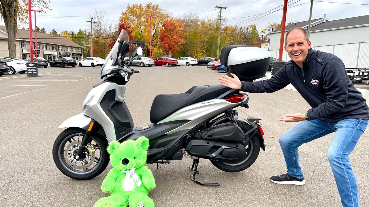 Piaggio BV400 - The Perfect 2 Person Scooter? In-Depth Walk Around ...