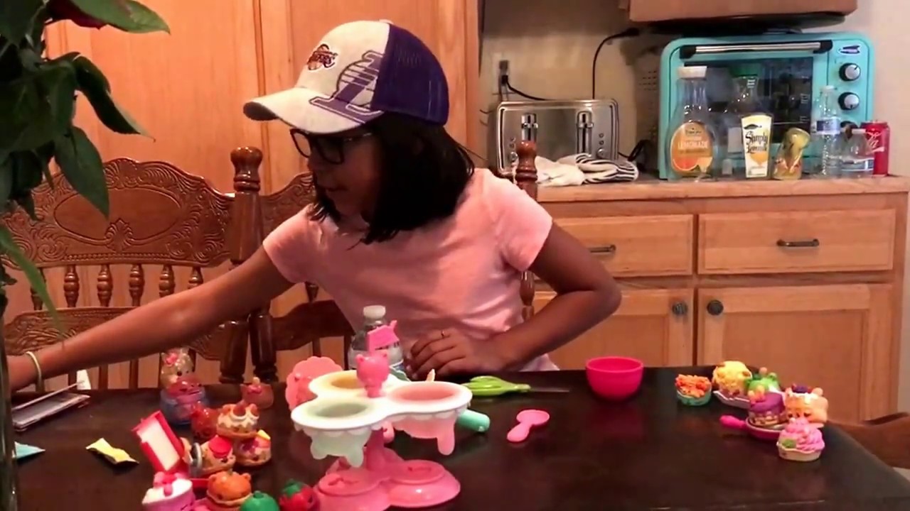 Izzy's Num Nom popsicles - YouTube
