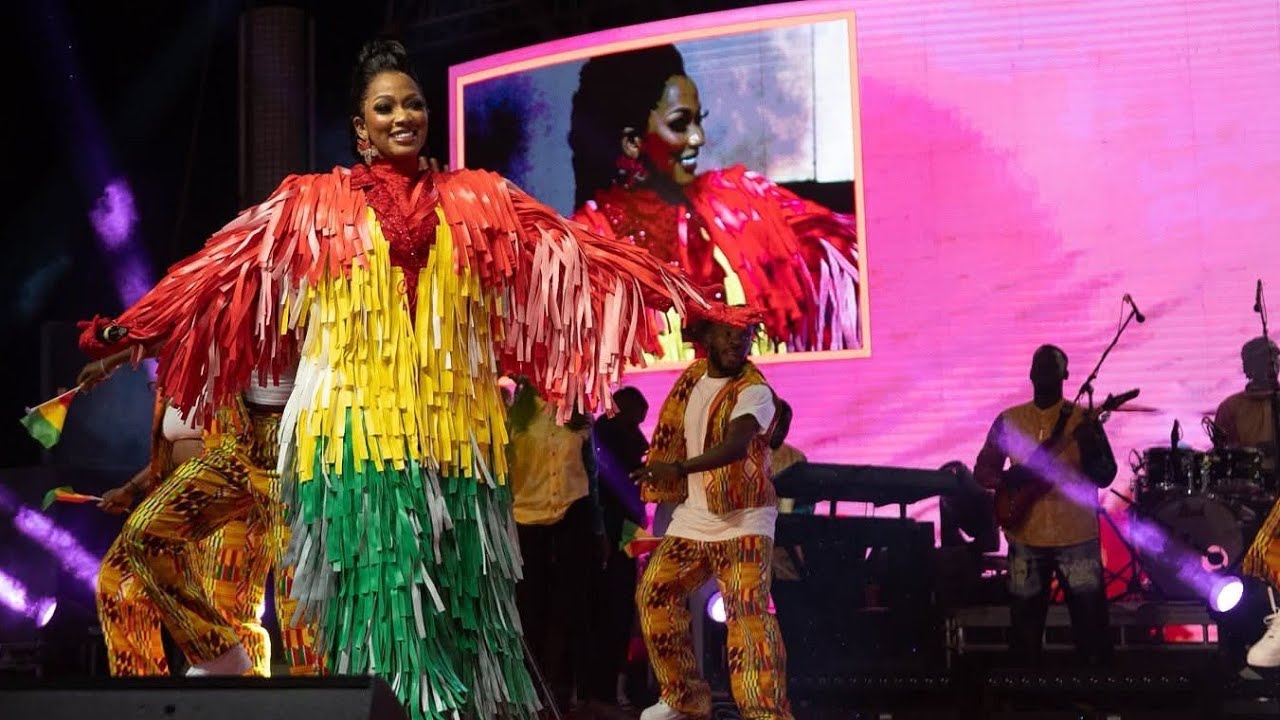 Concert de djelikaba Bintou au Palais de la culture d'Abidjan le 13 ...