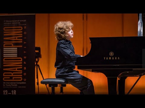 Sonata No. 50 in D Major, Haydn / Lucas Chiche - YouTube