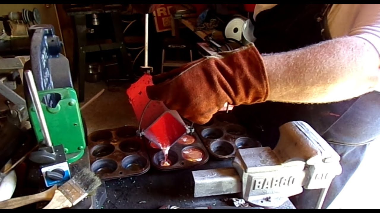 Melting aluminum cans in the home foundry - YouTube