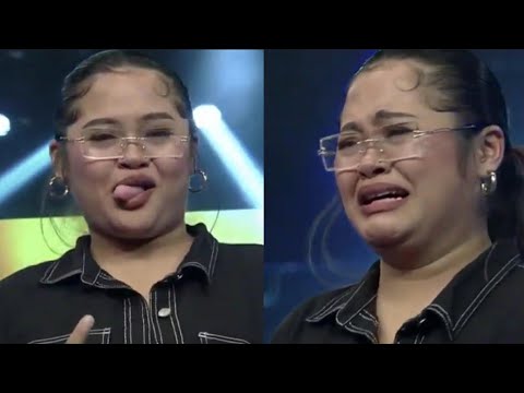 Stan Twitter : Girl having mixed emotions