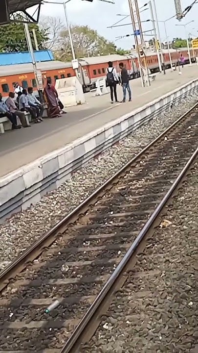 12295 sanghamitra sf express smvt Bengaluru to danapur junction at villivakkam - YouTube