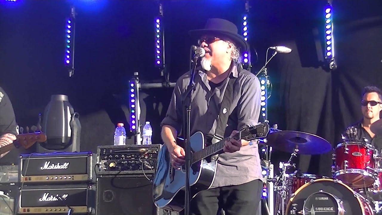 Sam Llanas-She's a Runaway live in Port Washington, WI 7-4-14 - YouTube