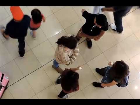 LIGANDO MUJERES EN CENTRO COMERCIAL DE LUJO (TERMINA BIEN)