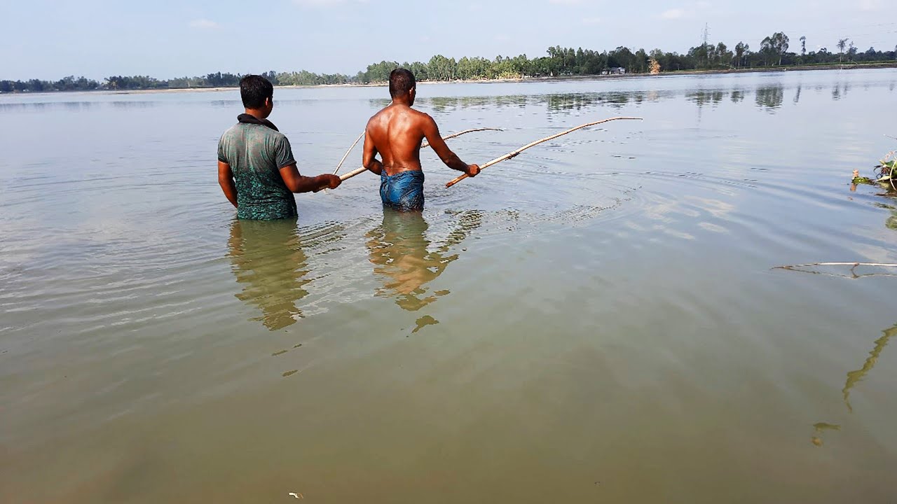 Hook fishing - Hunting By hook Fishing In River - fish hunting by hook ...