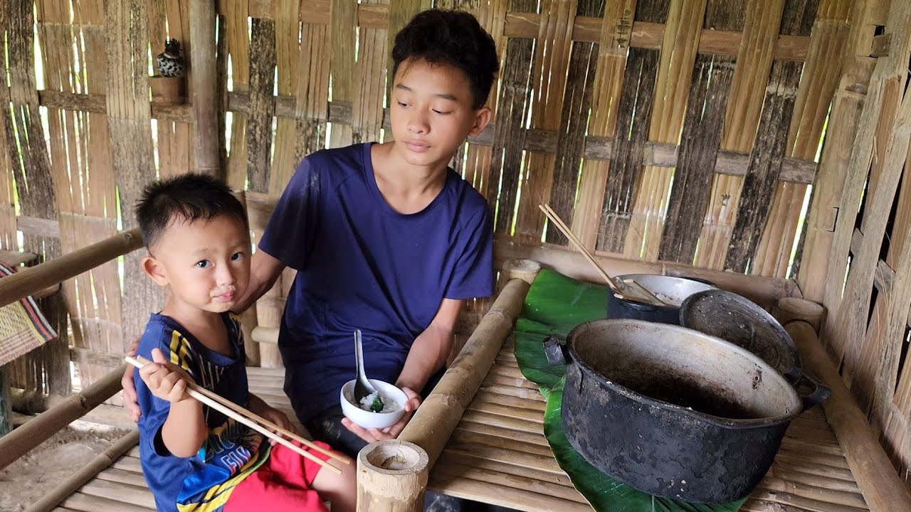 A kind man helps two orphan brothers have a small house - YouTube