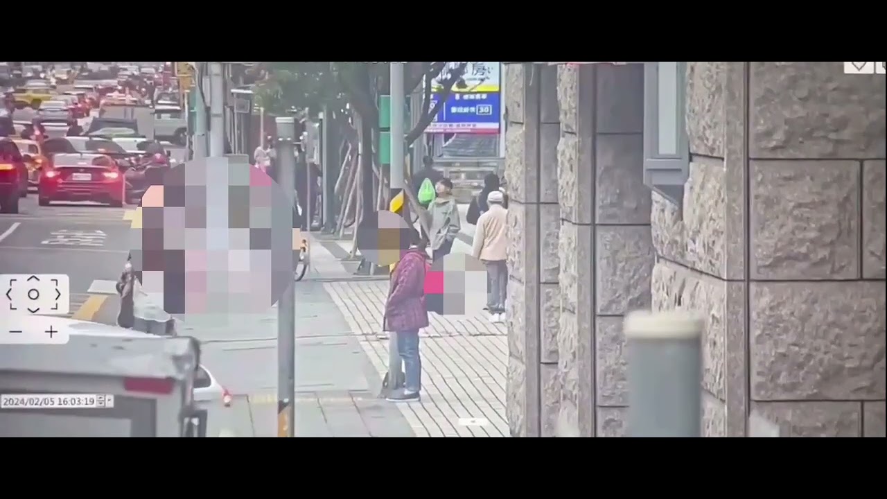 【影片】陳沂遭毆畫面曝光！被當街痛毆「打臉」 惡男辯：以為她是網路女友 - YouTube