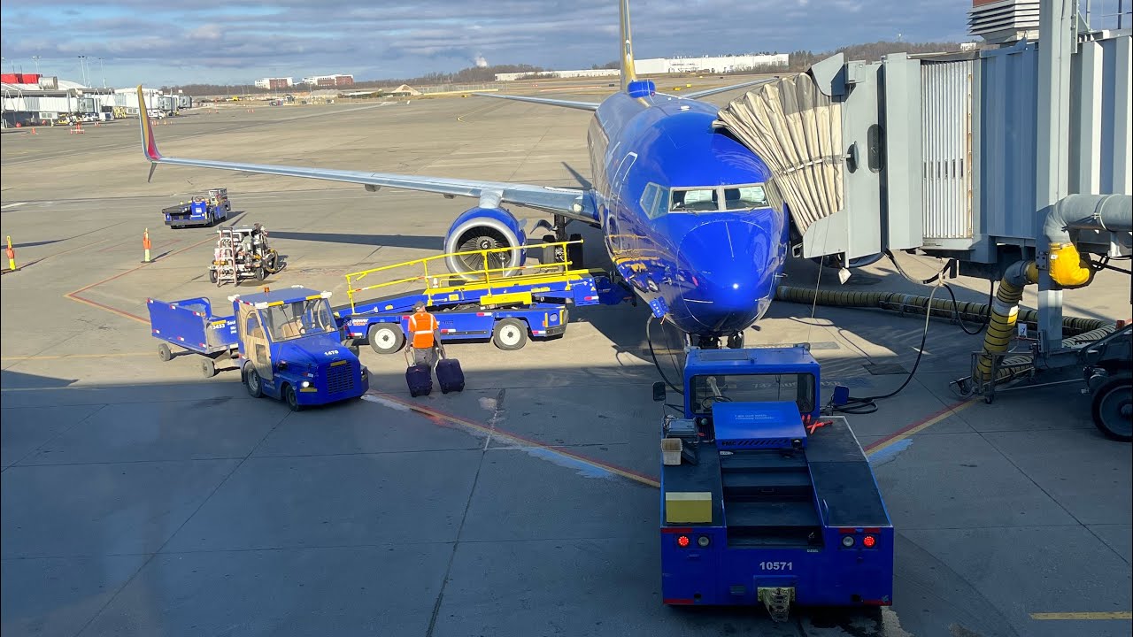 Flying to Disney World Florida in a Boeing - YouTube